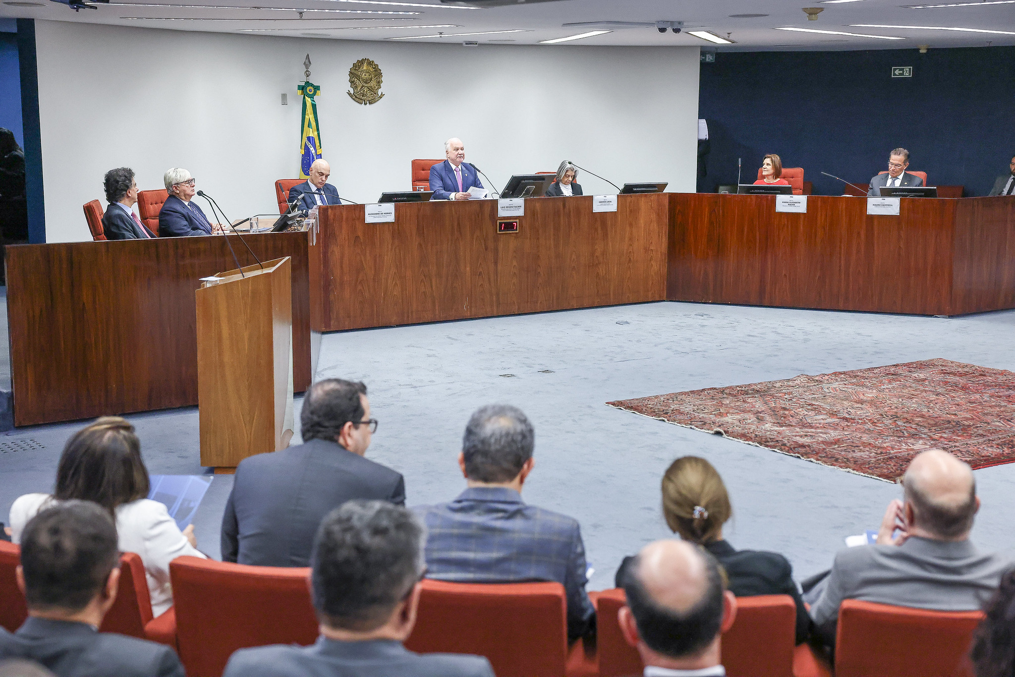 Novo presidente do STF e CNJ, ministro Edson Fachin, recebe ...